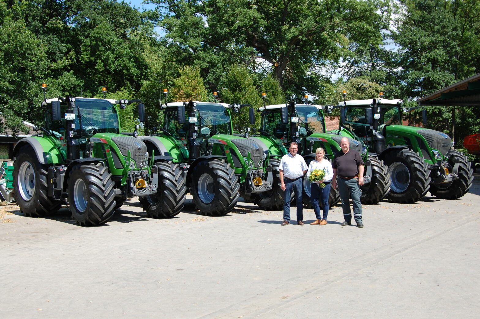 Holger Grunwald von der Fa. Schröder übergab an Daniela und Marc Jens ...